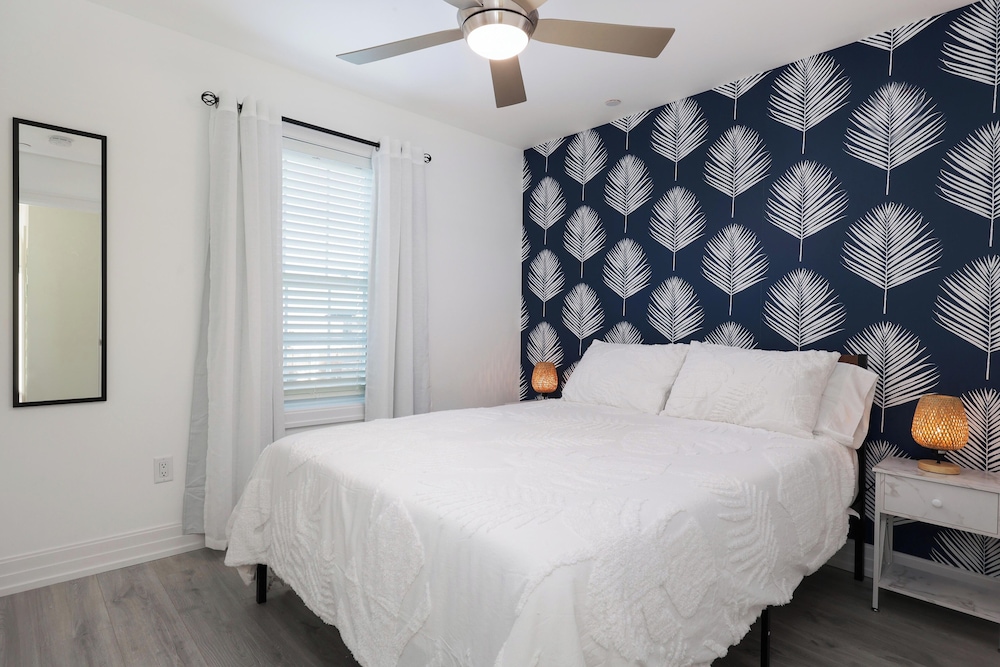 Luxury Seaside Getaway: Two Blocks To The Beach With A Roof Top - Seaside Heights, NJ
