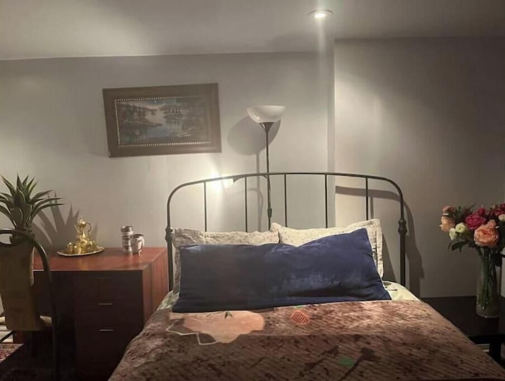 A Comfortable, Quite And Safe Location - Toronto