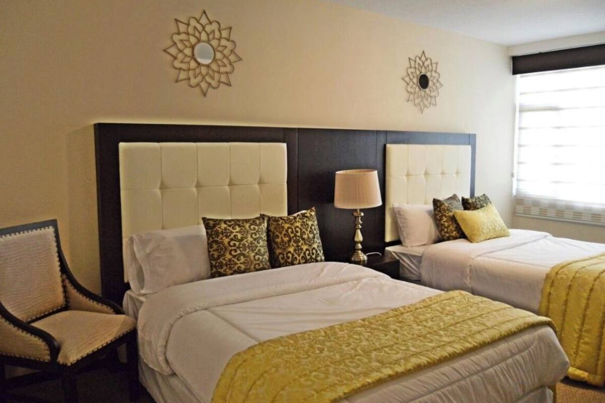 Quarto duplo luxo | Ferros/tábuas de passar roupa, Wi-Fi de cortesia