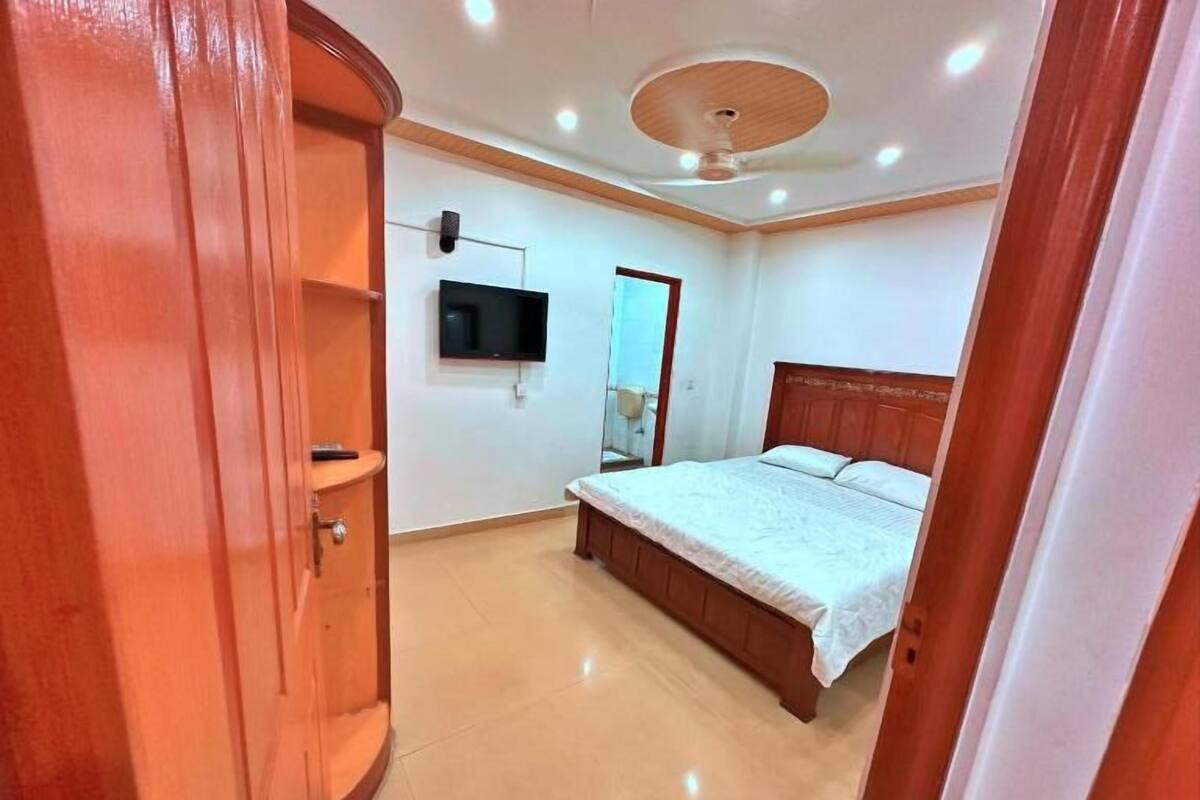 Quarto casal luxo | Quartos à prova de som, ferros/tábuas de passar roupa, Wi-Fi de cortesia