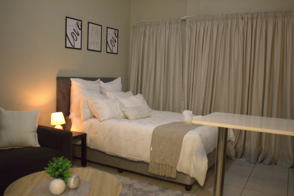 Cozy Midrand Studio - Next to Gautrain Station + wifi - Midrand | Vrbo