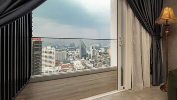 Estúdio luxo, 1 cama Queen, sacada, vista para a cidade | Vista da sacada