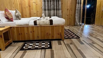 Quarto superluxo, sacada, vista para o jardim | 1 quarto, individualmente mobiliados, escrivaninha, Wi-Fi de cortesia