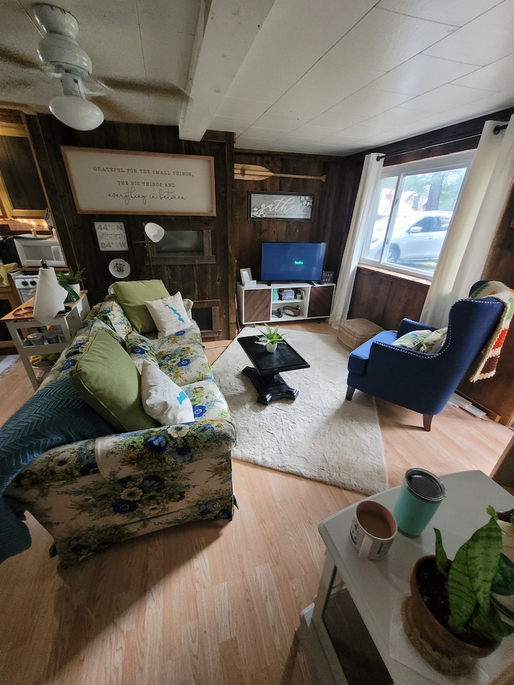 Take it easy at this unique and tranquil getaway. Small, yet simple ...