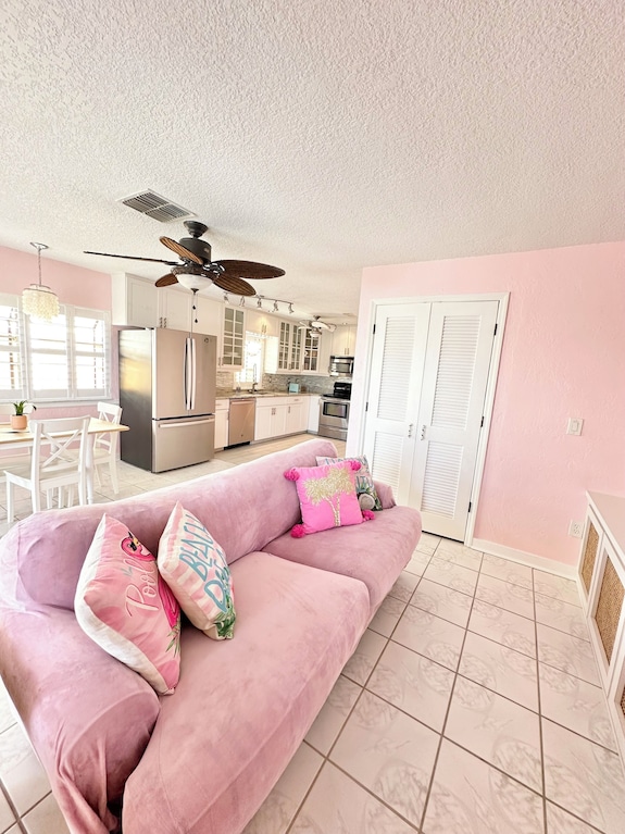Charming 3 Bedroom Beach Cottage On Canal With Pool And Hot Tub - New Port Richey
