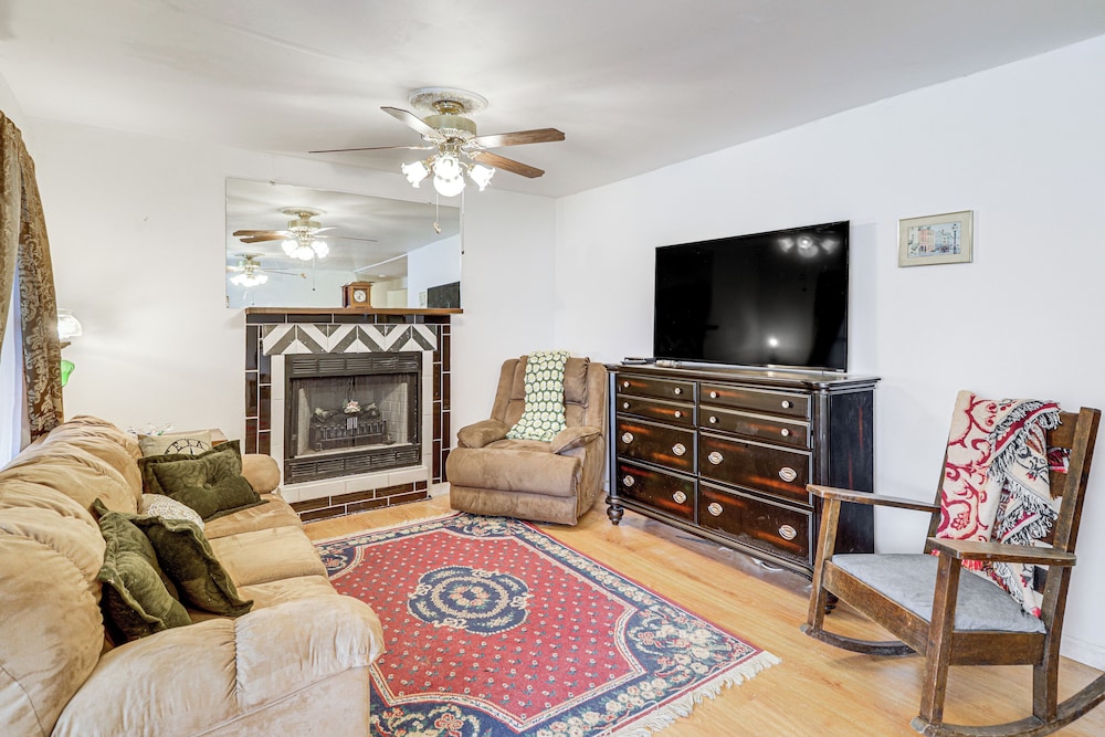 Peaceful Home W/ Yard: 13 Mi To Downtown Houston! - Houston, TX