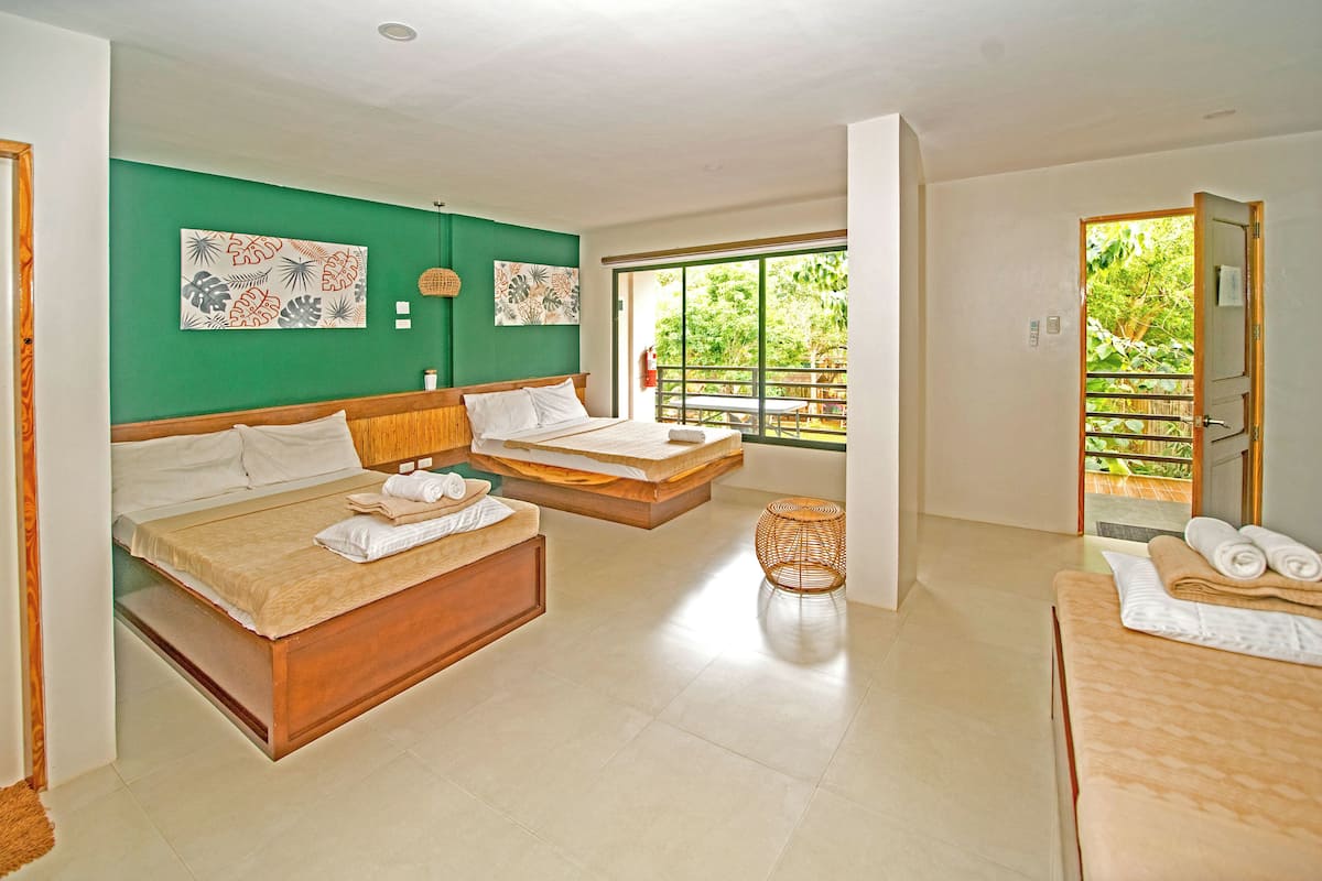 Quarto Familiar, vista para o jardim | 1 quarto, secretária, Wi-fi grátis, roupa de cama fornecida