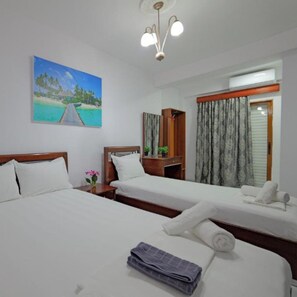 Quarto Triplo Deluxe | 1 quarto, secretária, quartos insonorizados, Wi-fi grátis
