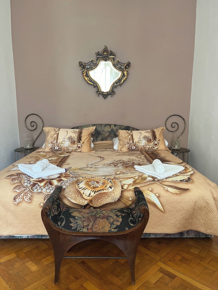 New! Libra Grande Venetian Style Apartment - Budapest