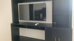 Suite Empresarial | Sala de estar | Televisor