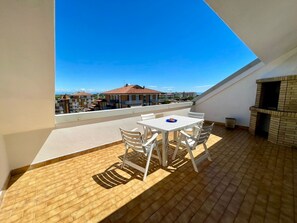 Apartamento, 2 quartos, terraço, vista para a cidade | Sacada