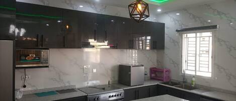 Casa | Cozinha privada | Geladeira, micro-ondas, fogão, cooktop