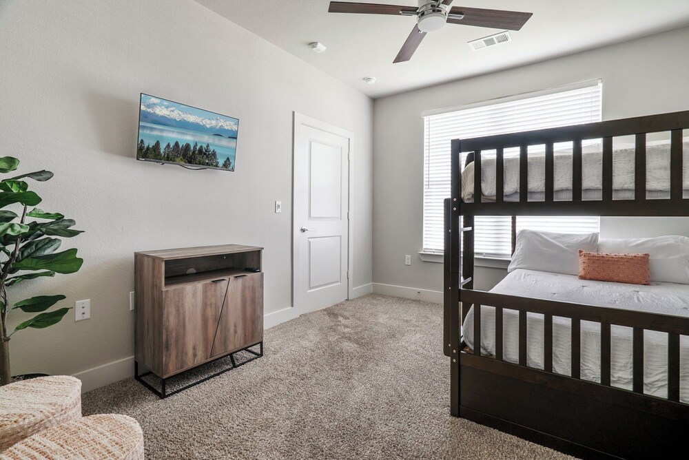 Serene Sienna 2/2 Apt, Minutes From The Toll Way - 슈거랜드