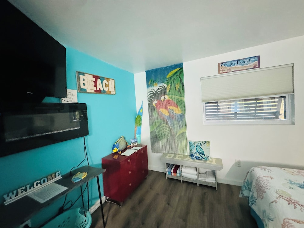 Bradley’s Urban Oasis
Cozy Beach Vibe Retreat - Cocoa, FL