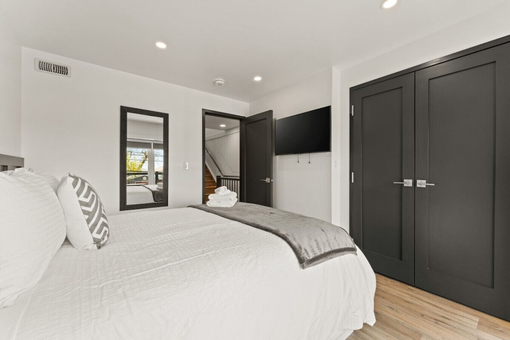 Magnificent Lakeview - Leamington