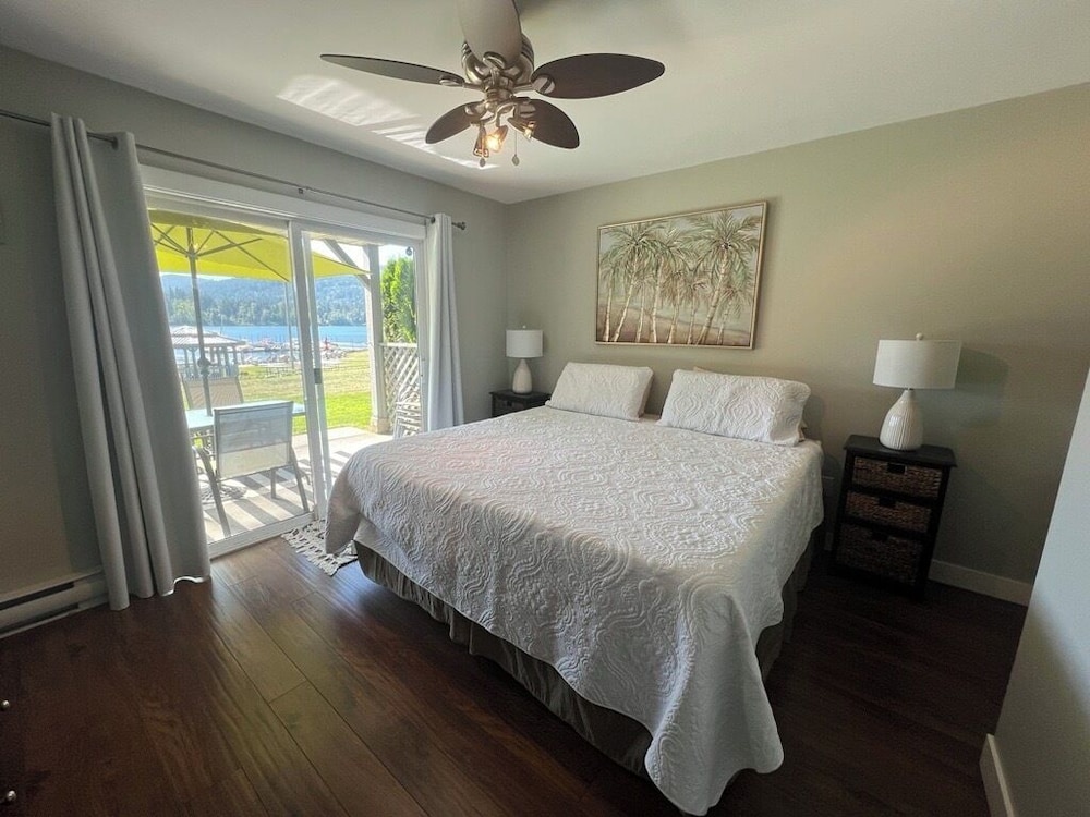 Lakeside Resort Suite On Shawnigan Lake. Easy Beach And Lake Access! - Vancouver Island
