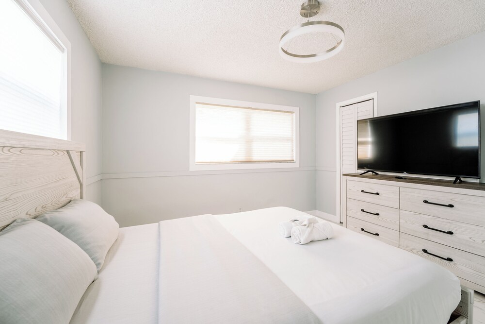 Ocean Club Luxury- Great Pool & Jacuzzi -5 Beds by the Beach - Prime ...
