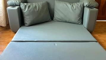 Cabana tradicional, 1 cama King e sofá-cama, para não fumantes, cozinha | Individualmente mobiliados, espaço de trabalho para notebook