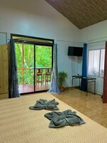 Cabana de Madeira Tradicional, 1 cama king-size e sofá-cama, não fumadores, cozinha | Com mobília individualizada 