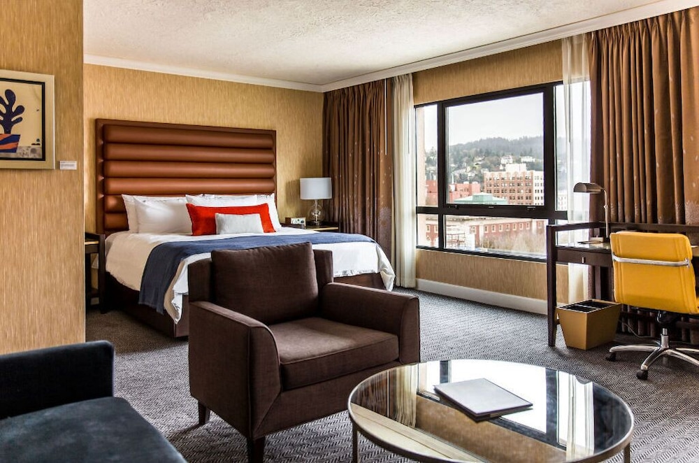 Downtown Adventure | Studio Suite + Local Touches - Oregon
