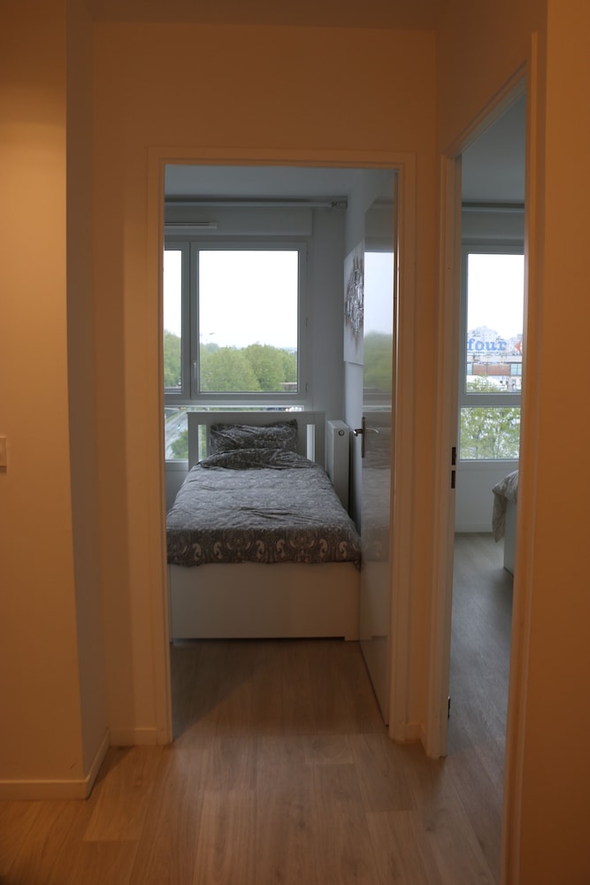 3 Bedroom Apartment In ÉVry-courcouronnes - Évry