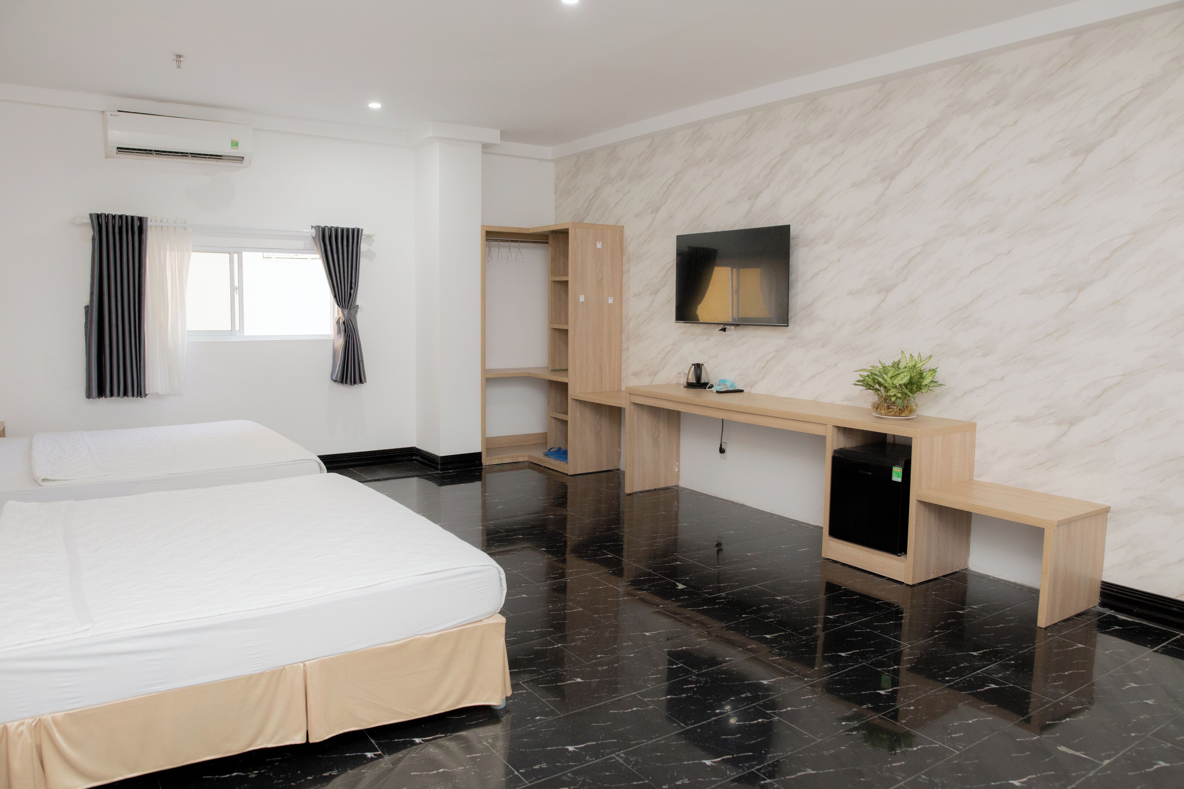 Quarto Quádruplo Familiar | Lençóis de algodão egípcio, roupa de alta qualidade, secretária 