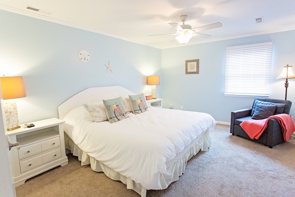 Charming Beach Cottage, 1 Block To Beach, Kure Pier + Food, Dog Friendly - Southport, NC