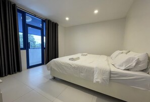Quarto Familiar | Secretária, Wi-fi grátis, roupa de cama fornecida 