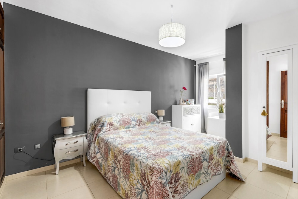 Apartamento De Vacaciones 'Bajamar En Armonía' Con Vistas A La Montaña, Piscina Compartida Y Wi-fi - La Laguna