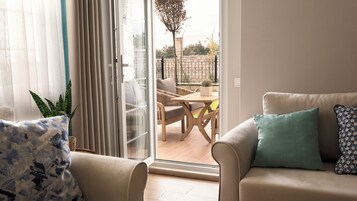 Apartamento Premium, vista para o jardim | 3 quartos, roupa hipoalergénica, cofre no quarto, secretária 