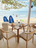 Café da manhã com buffet todos os dias (THB 250 por pessoa) 