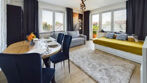 Apartamento, 2 quartos, varanda | Sala