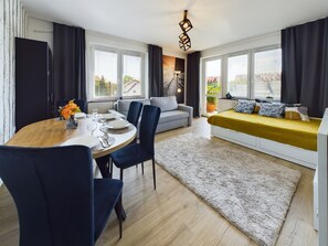 Apartamento, 2 quartos, sacada | Sala de estar