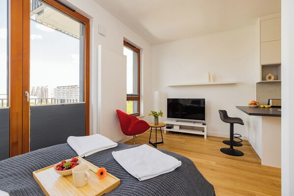 1 quarto, cortinas/cortinados opacos, ferro/tábua de engomar 