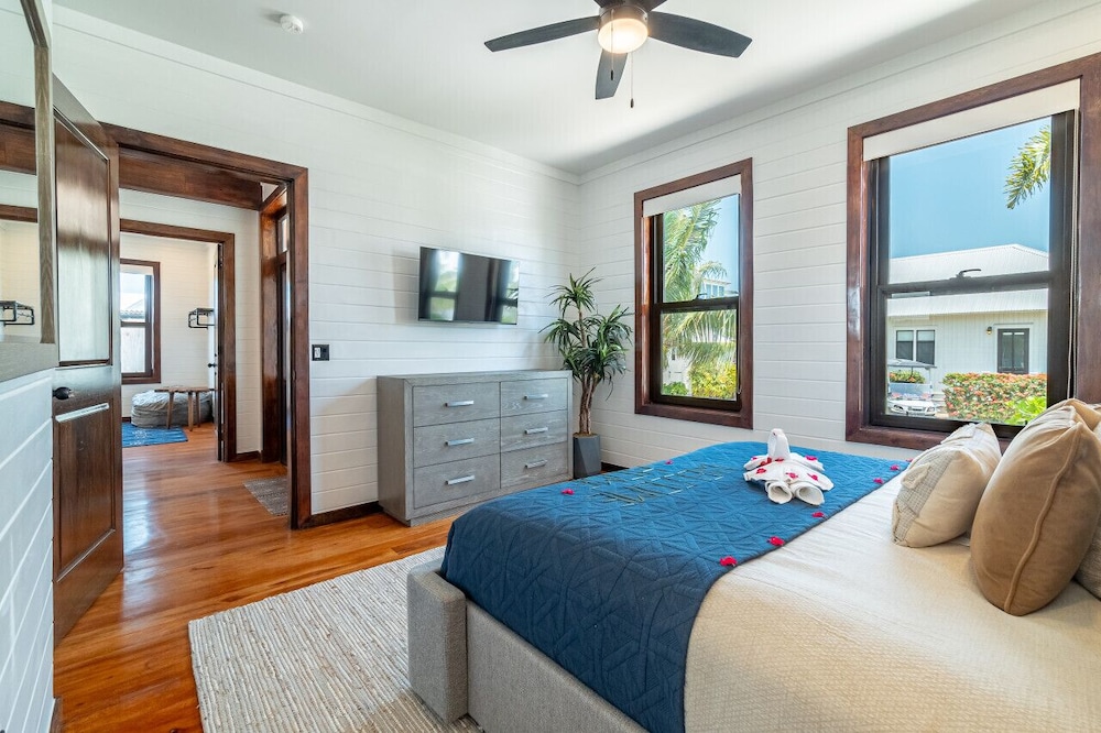 Casa Lush & Mistico Beach Club+Boat Shuttle - San Pedro | Vrbo