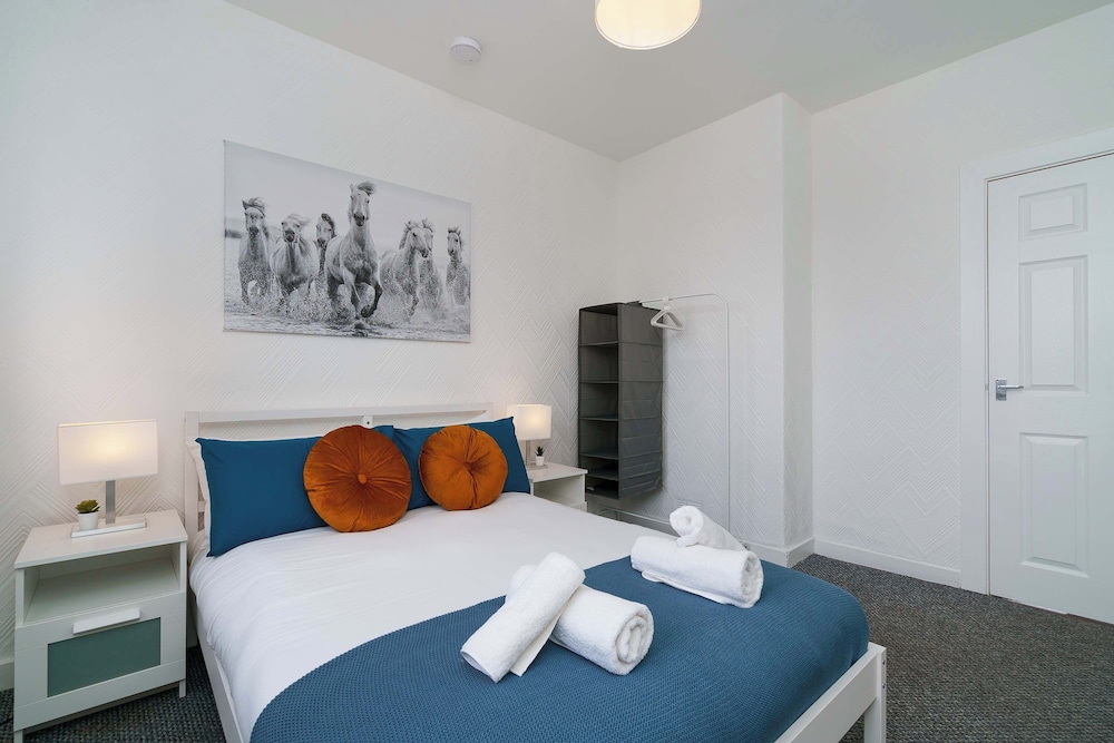 Free Parking - 2 Bedroom Flat - Motherwell