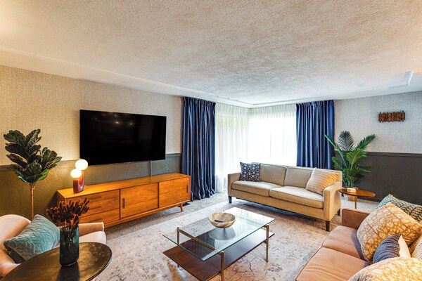 Vibrant Tacoma Retreat, Near Point Defiance Park! - Tacoma, WA