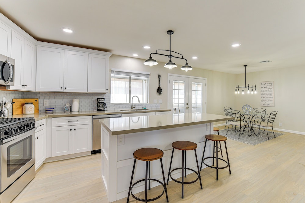 Updated Sun Lakes Home W/ Grill < 1 Mi To Golf - Chandler, AZ