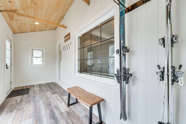 Lovely Ludlow Farmhouse ~ 1 Mi To Town & Slopes! - Ludlow, VT