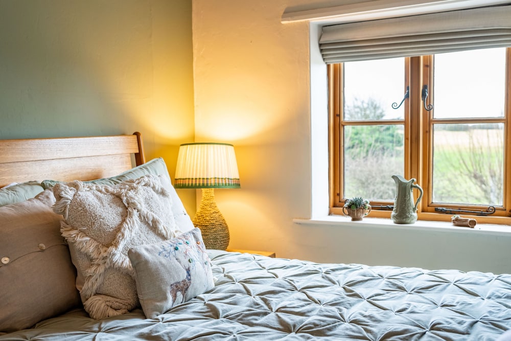 Samphire Cottage - Character Cottage With Wood Burning Stove And Courtyard Garden - Brancaster Beach