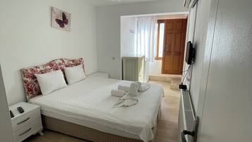 Quarto Standard, 1 cama de casal | Com decoração personalizada, com mobília individualizada, Wi-fi grátis