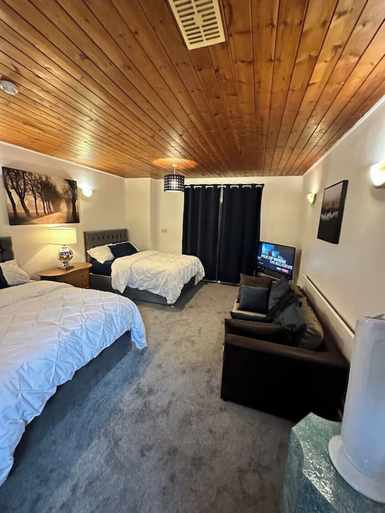Modern 2 Bedroom Apt Derby City - Derby