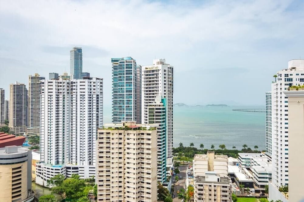 Luxury 2 Br Apt With Free Parking - Panama City