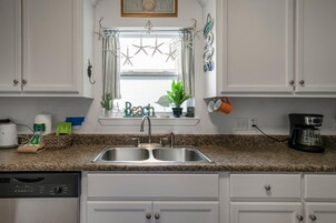 Casa, várias camas (The Rookery III 5006) | Cozinha privada | Fogão, torradeira