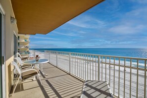 Apartamento em Condomínio Fechado, várias camas (Crystal Shores W 301) | Terrenos do alojamento