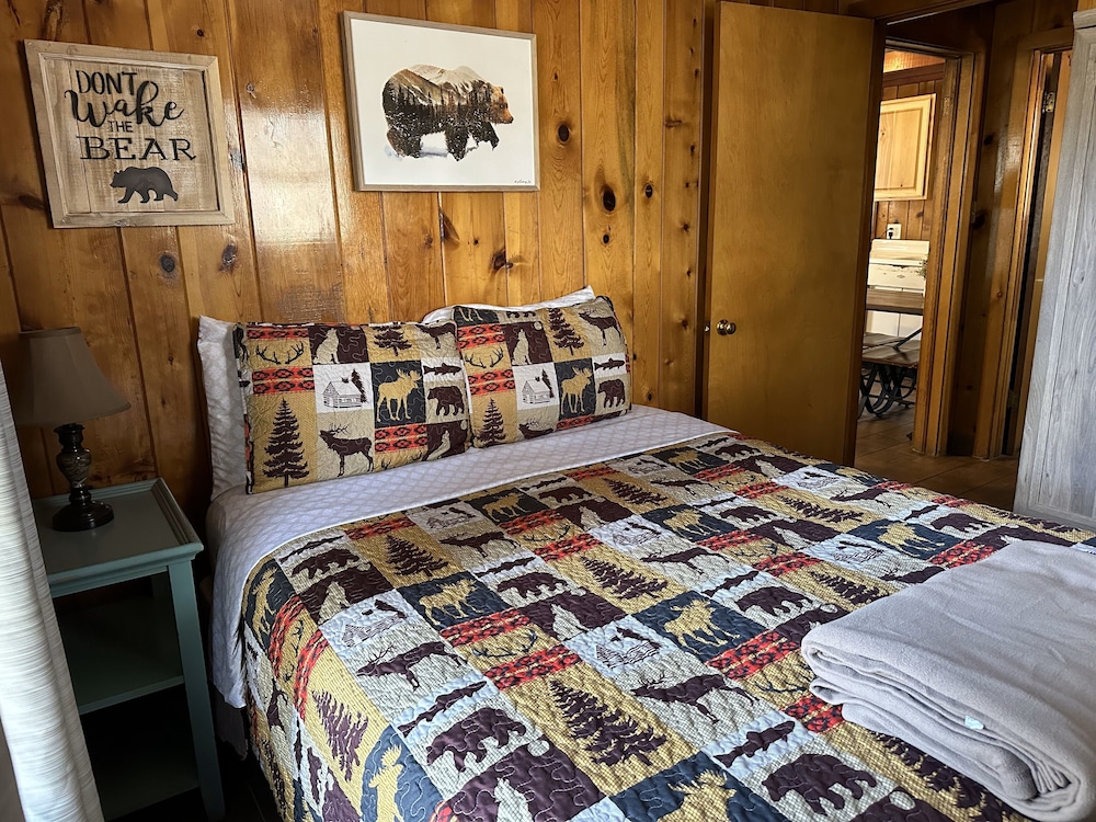 Bigfoot's Bunkhouse! Cozy Cabin, Cool Breeze Dogs Welcome! 45 Min To White Sands - Cloudcroft, NM