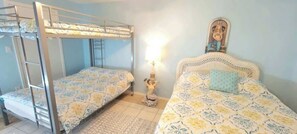 Apartamento em Condomínio Fechado, várias camas, varanda (Saida Towers IV #303) | 2 quartos, com decoração personalizada, com mobília individualizada 