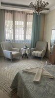 Quarto Duplo Superior | Lençóis de algodão egípcio, roupa de alta qualidade, secretária