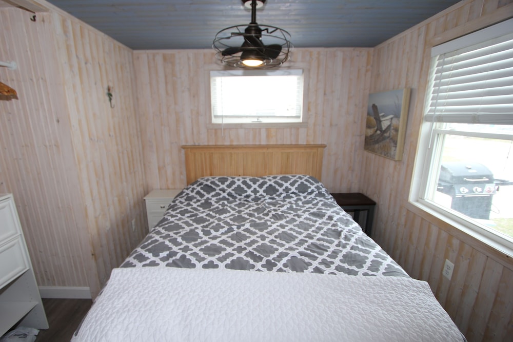 Tidal View 2 - Bright & Airy Cottage, Steps To East Sandwich Beach! - Sandwich, MA