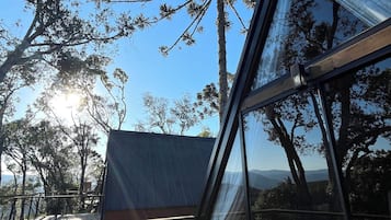 Cabana de Madeira Deluxe, vista para o jardim | 1 quarto, com decoração personalizada, quartos insonorizados